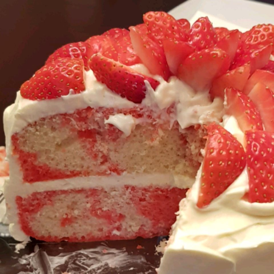 White Chocolate Strawberry Cake - Junior Daily Recipes